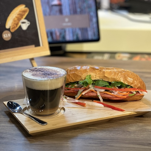 (Set) Baguette with Ham (Banh Mi Cha)